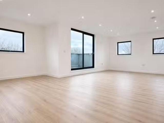 4 bedroom apartment for rent in c Maybank Road, London, E18