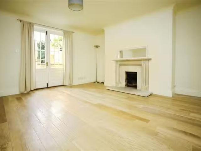 4 bedroom apartment for rent in Clarence Road, Cheltenham, Glo.
