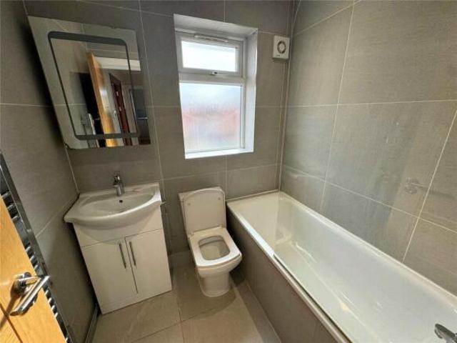 4 bedroom apartment for rent in Cotswold Gardens, London, NW2