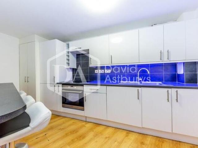 4 bedroom apartment for rent in Criterion Mews, Archway, London, N19