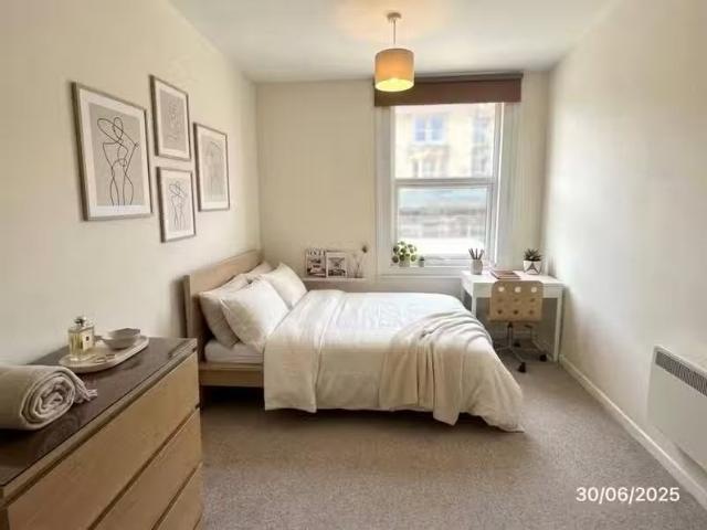 4 bedroom apartment for rent in Cromwell Road, St Andrews, Bri.
