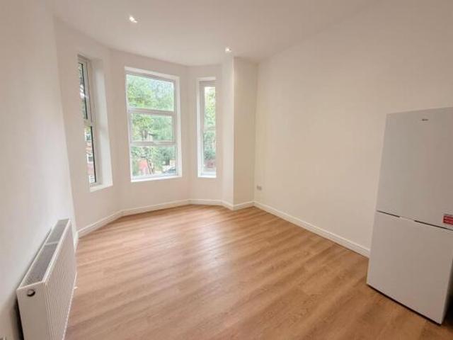 4 bedroom apartment for rent in Deerpark Road, Manchester, M16
