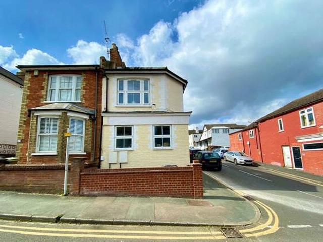 4 bedroom apartment for rent in Denzil Road GU2