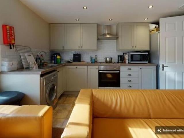 4 bedroom apartment for rent in Derby Road, Lenton, NG7