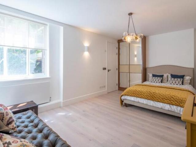 4 bedroom apartment for rent in Eton Court, Eton Avenue, Belsize Park, NW3