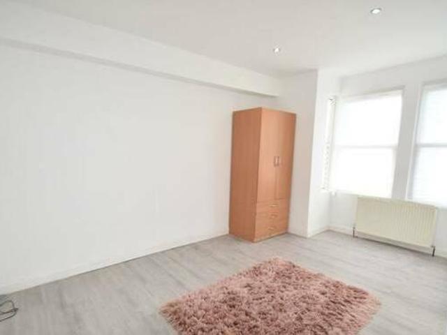 4 bedroom apartment for rent in Eastfields Road Acton W3