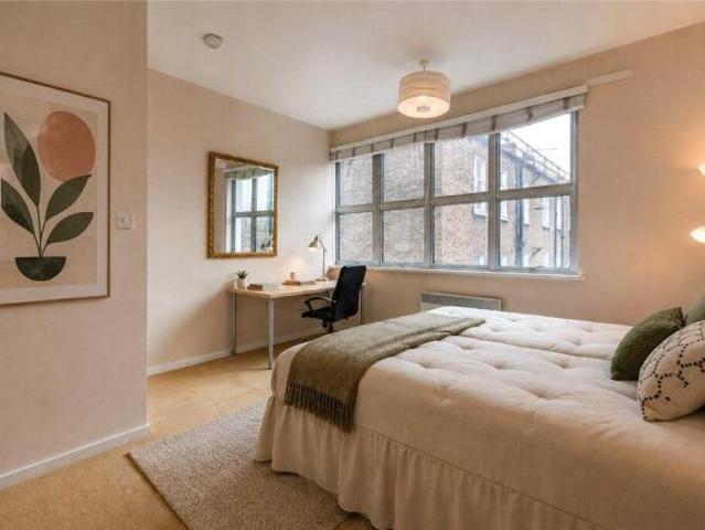 4 bedroom apartment for rent in Earls Court Road, Earl's Court, London, SW5