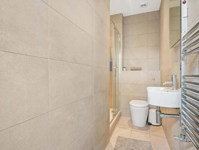 4 bedroom apartment for rent in Earls Court Road, Earl's Court, London, SW5