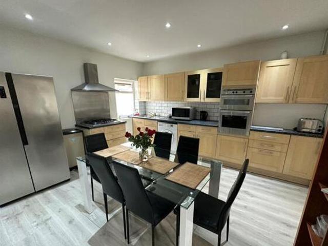4 Bedroom Apartment For Rent In Edgware