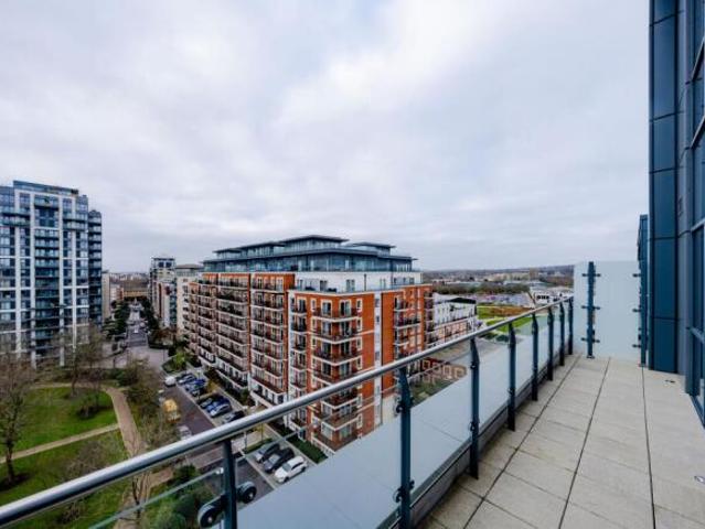 4 bedroom apartment for rent in Flat, Fairbank House, Beaufort Square, London, NW9