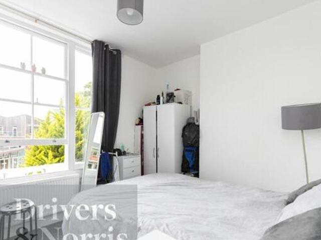 4 Bedroom Apartment For Rent In Holloway, London