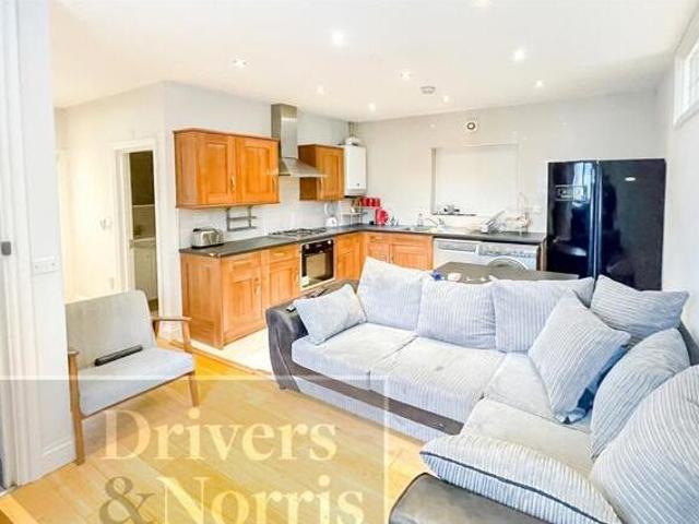 4 Bedroom Apartment For Rent In Holloway, London