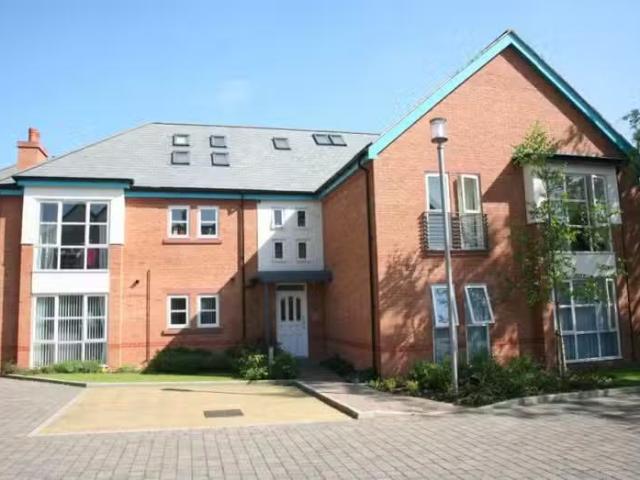 4 bedroom apartment for rent in Ivyhurst Court, Holmefield Roa.