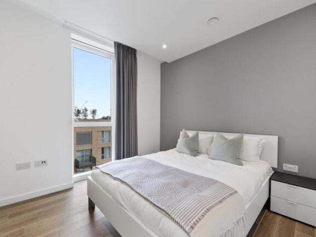 4 bedroom apartment for rent in Insignia Point, E20