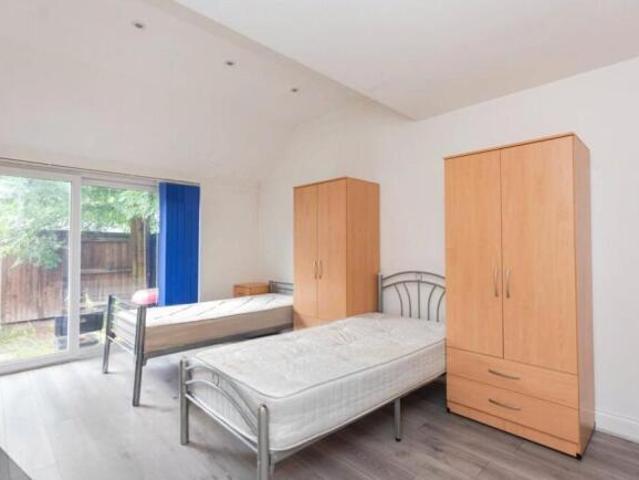 4 bedroom apartment for rent in Jupiter Way, Caledonian Road, London, N7