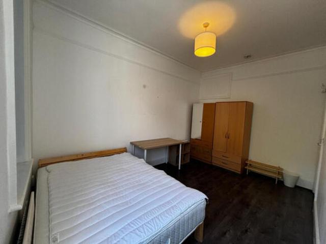 4 bedroom apartment for rent in Kilburn High Road, London, NW6