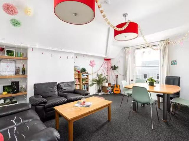 4 bedroom apartment for rent in Kings Parade Avenue, Bristol.