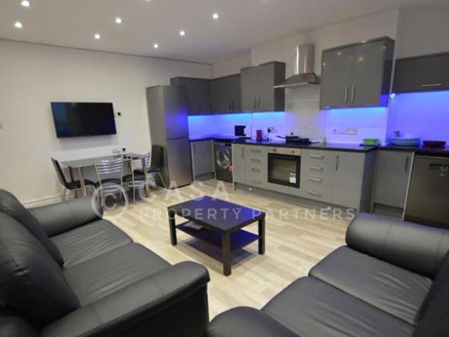 4 Bedroom Apartment For Rent In Leeds, West Yorkshire
