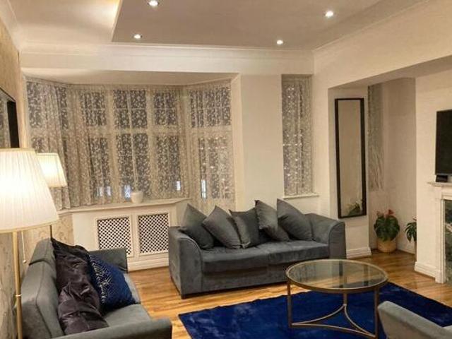 4 Bedroom Apartment For Rent In London