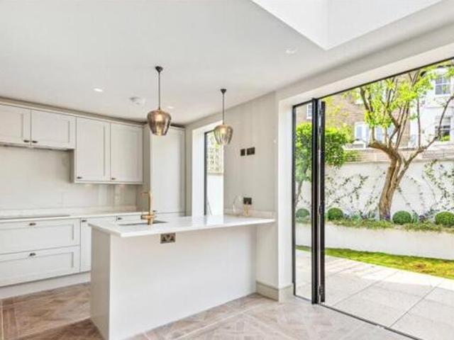 4 Bedroom Apartment For Rent In London