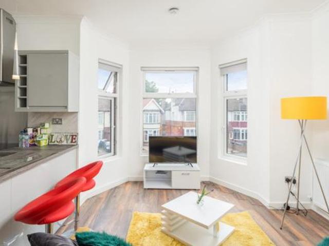4 Bedroom Apartment For Rent In London
