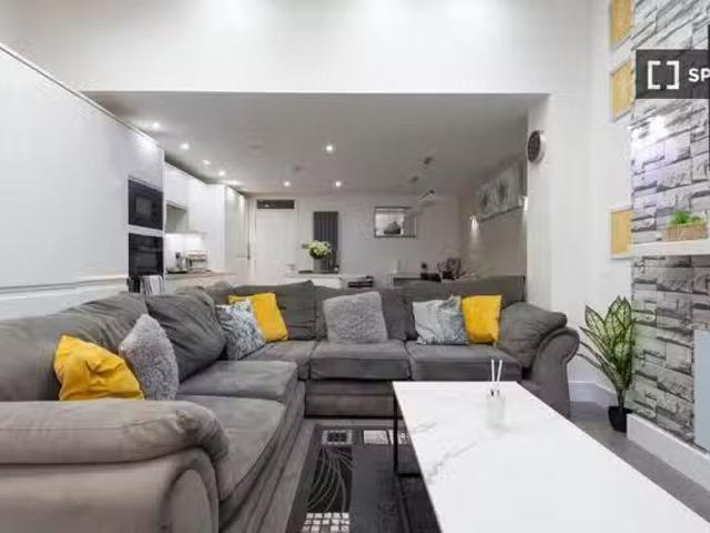 4 bedroom apartment for rent in London
