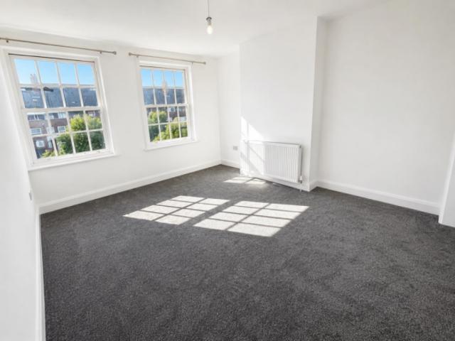 4 bedroom apartment for rent in London Road, North Cheam, SM3