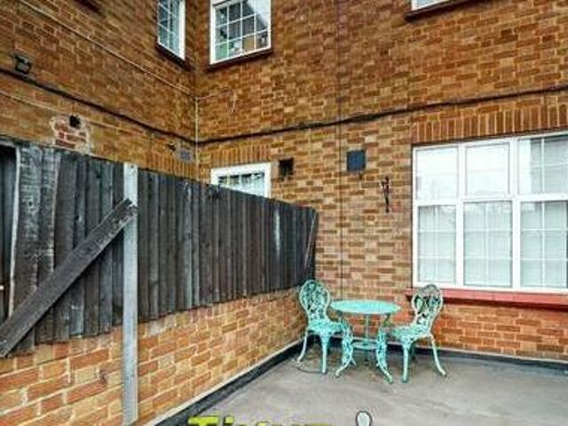 4 bedroom apartment for rent in Russell Hill Road Purley CR8