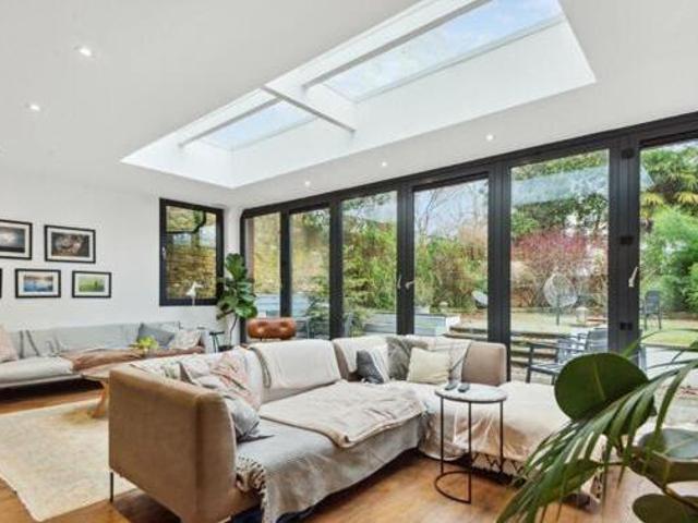 4 Bedroom Apartment For Rent In Richmond, Surrey