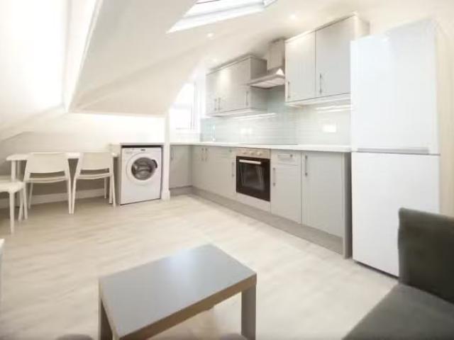 4 bedroom apartment for rent in St Johns Road, Clifton, Bristo.