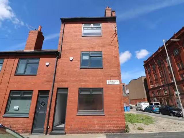 4 bedroom apartment for rent in Stanhope Street, Liverpool, Me.