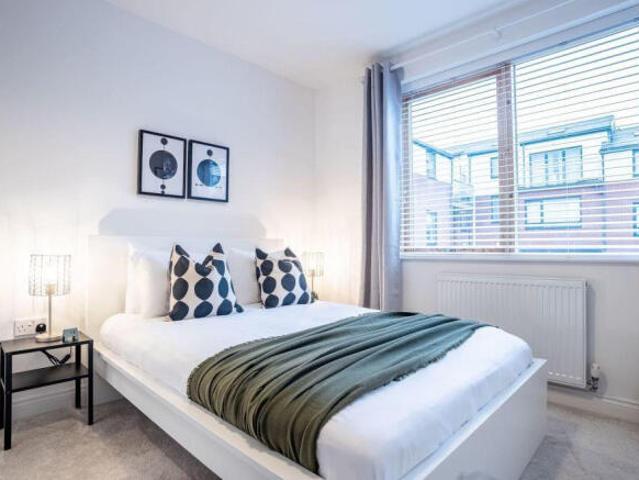 4 bedroom apartment for rent in Swan Lane, London, N4
