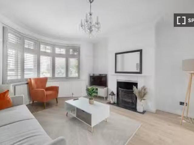 4 bedroom apartment for rent in Saint Leonard's, London