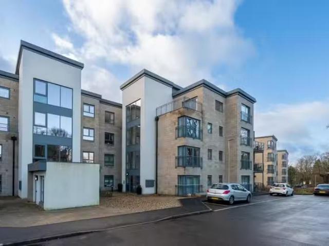 4 bedroom apartment for rent in Silvertrees Gardens, Bothwell.