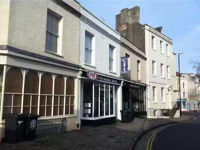 4 bedroom apartment for rent in Top Floor Flat Clifton Road, BS8