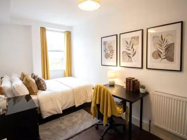 4 bedroom apartment for rent in Triangle South FFF, Clifton, B.