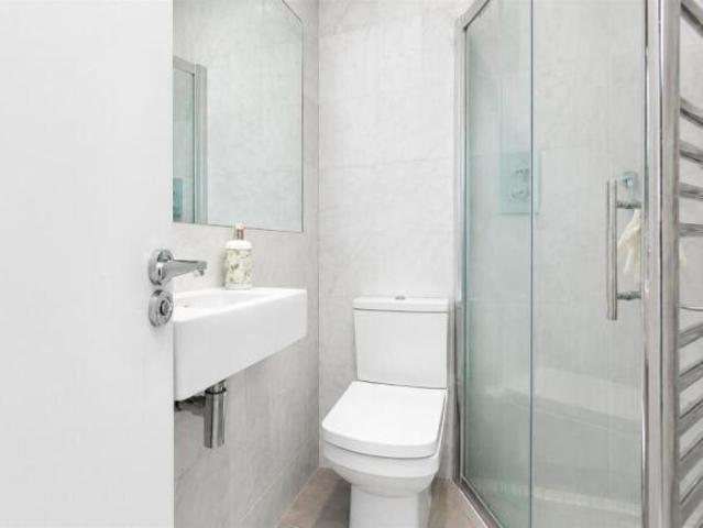 4 bedroom apartment for rent in Villiers Road, Willesden Green NW2