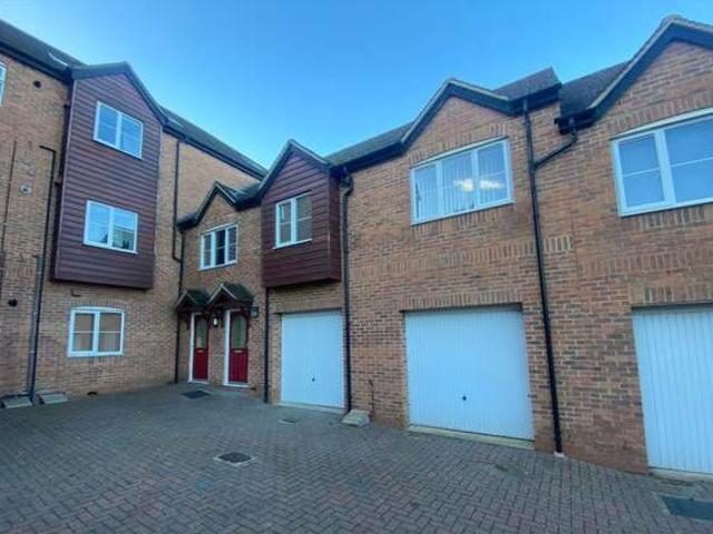 4 bedroom apartment for rent in Watling Street Weedon Northamptonshire NN7