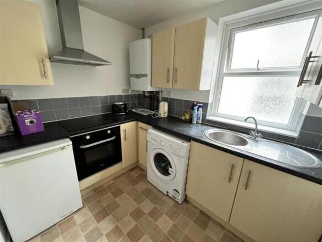 4 bedroom apartment for rent in Waverley Road, Southsea, PO5