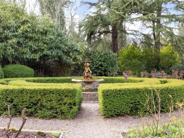 4 bedroom apartment for rent in Wildcroft Road, Putney, London, SW15
