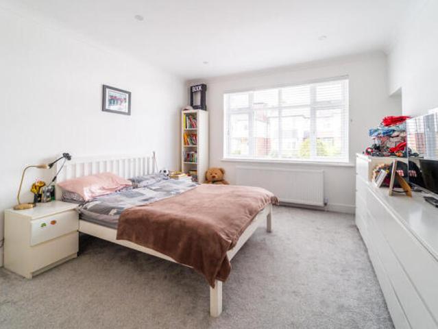 4 bedroom apartment for rent in Woodfield Way, Bounds Green, London, N11