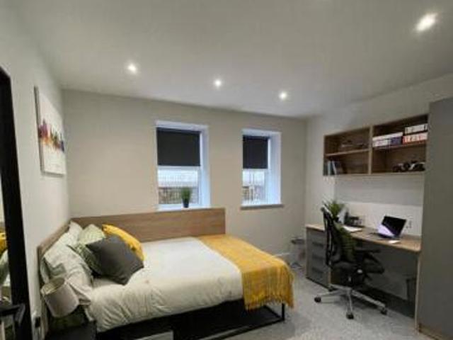 4 Bedroom Apartment For Rent In Wollaton Road, Beeston