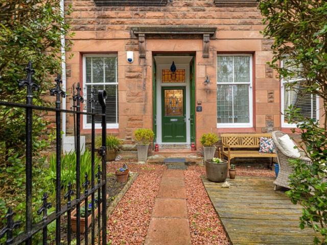 4 bedroom apartment for sale in Millbrae Road, Langside, Glasgow, G42