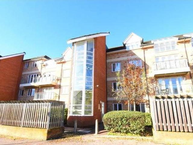 4 bedroom apartment for sale in Branagh Court Reading Berkshire RG30