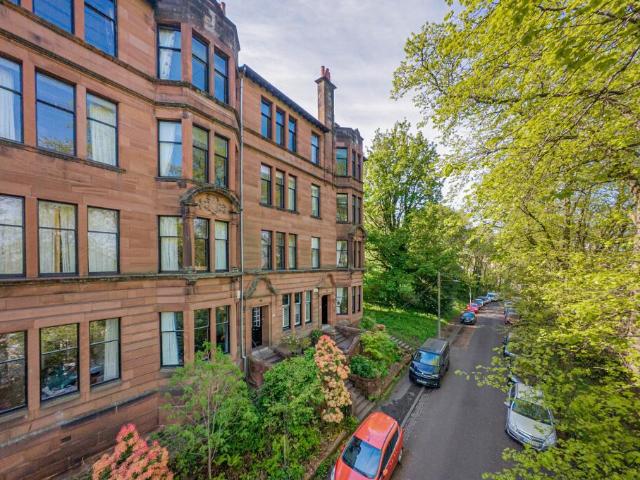 4 bedroom apartment for sale in Camphill Avenue, Langside, Glasgow, G41