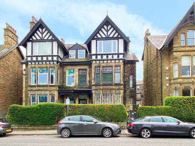 4 bedroom apartment for sale in East Parade, Harrogate, HG1