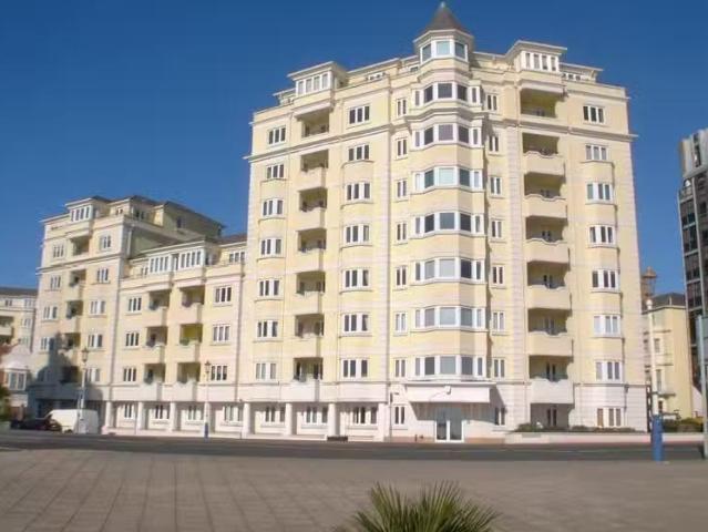 4 bedroom apartment for sale in Grand Parade, Eastbourne, BN21
