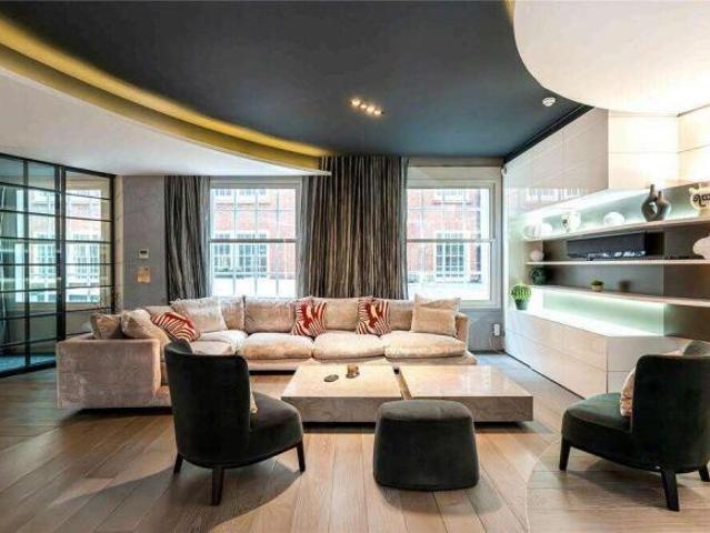 4 bedroom apartment for sale in Hereford House, Mayfair, London, W1K