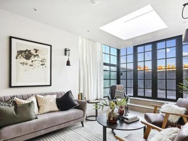 4 Bedroom Apartment For Sale In London