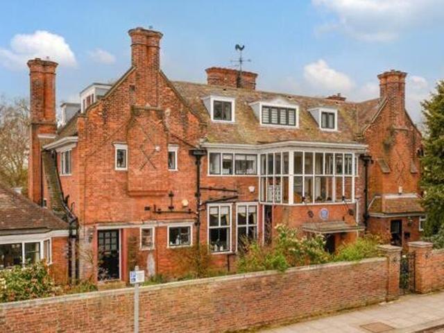 4 Bedroom Apartment For Sale In London